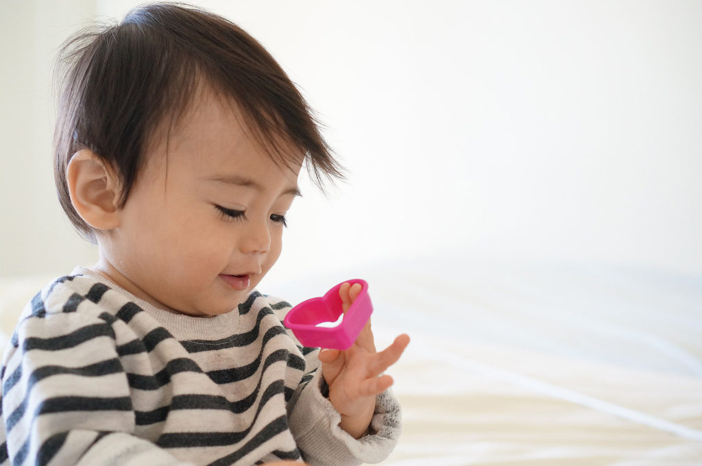 Independent Play For Infants And Toddlers Esmlearning independent-play-for-infants-and-toddlers-esmlearning